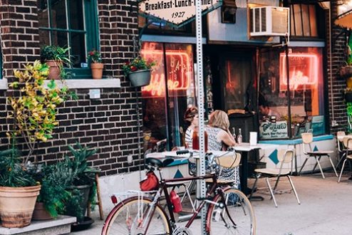 What Is a Bistro and How Does It Differ From Other Restaurants? - Sling