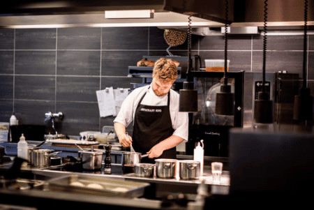 24 Restaurant Positions and Their Roles Explained - Sling